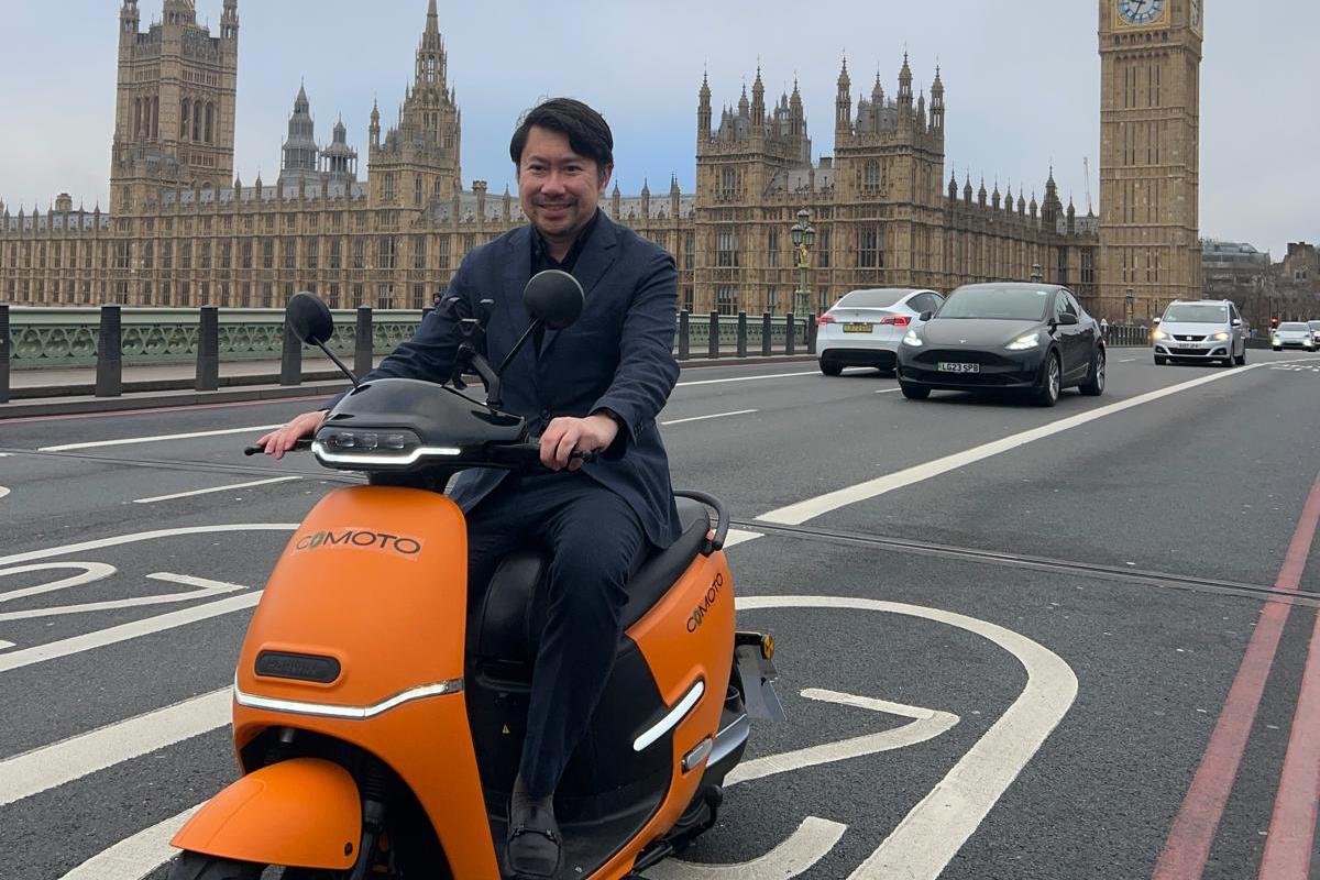 CoMoTo Brings Electric Motorcycle Ridesharing To London | Business ...
